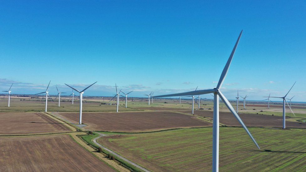 Decision on wind farm off Jersey coast 'within year' - BBC News