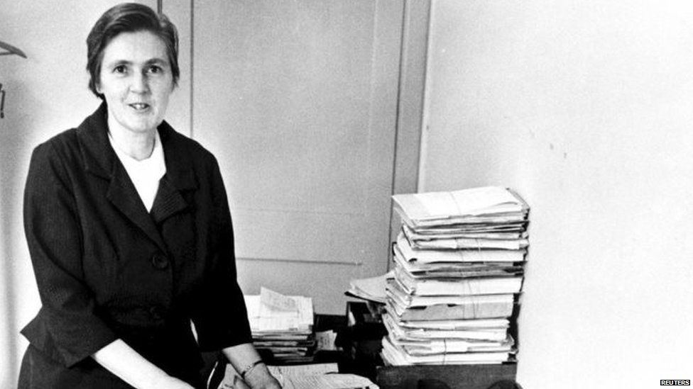 Anti-thalidomide hero Frances Oldham Kelsey dies at 101 - BBC News