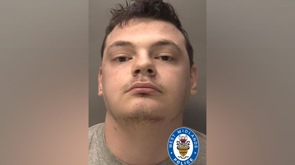 Wolverhampton man jailed after woman stabbed and held hostage - BBC News