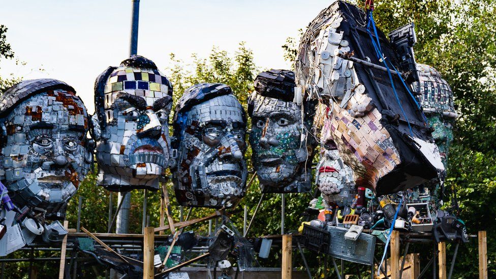 G7 Mount Recyclemore sculpture dismantled at Eden Project - BBC News