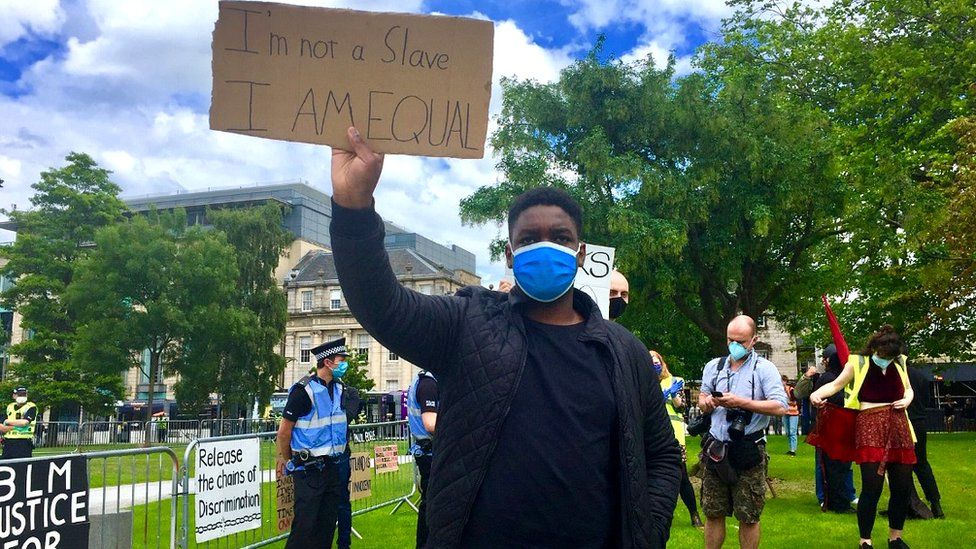 Author Irvine Welsh addresses anti-racism protest in Edinburgh - BBC News