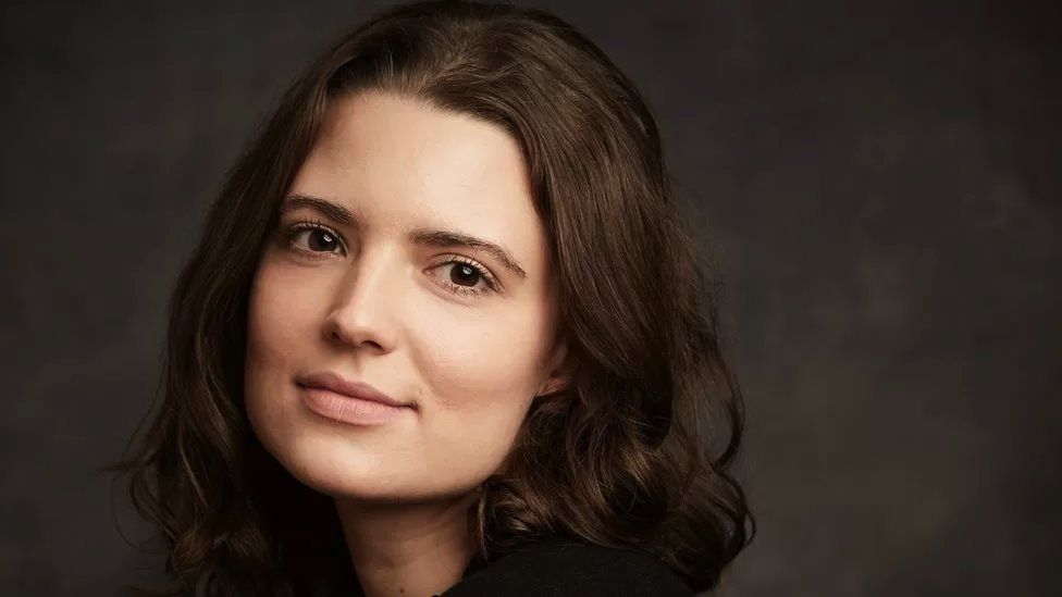 Mared Jarman: Dêtio gyda dallineb - BBC Cymru Fyw