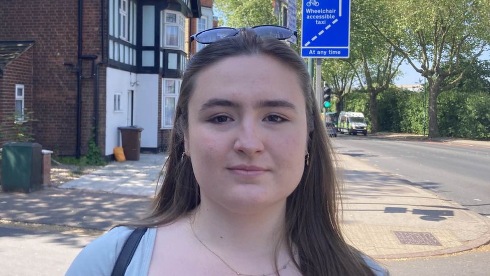 Nottingham: Students speak of grief after pair killed in city - BBC News