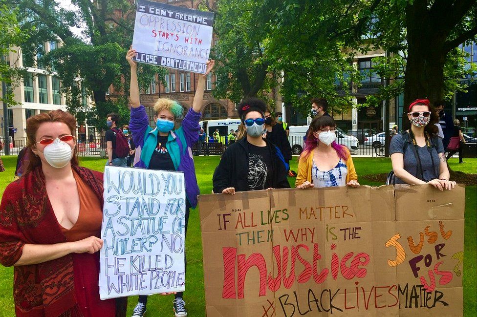 Author Irvine Welsh addresses anti-racism protest in Edinburgh - BBC News