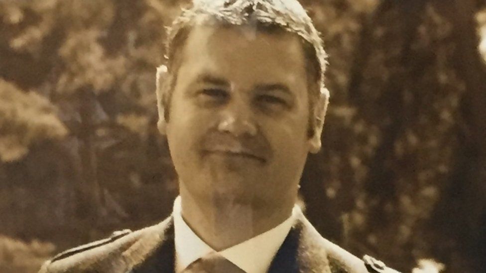 Man dies after car crash near Inverness - BBC News