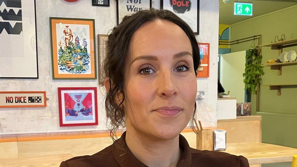 Restaurants: Fears for future after spate of closures in Wales - BBC News