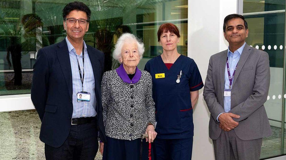 TAVI heart procedure for 101-year-old Birmingham woman - BBC News
