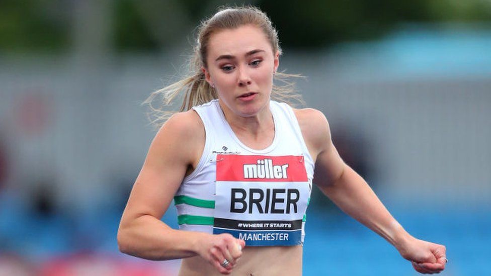 Cymro yn ennill ras 100m Prydain am y tro cyntaf mewn 53 mlynedd - BBC ...