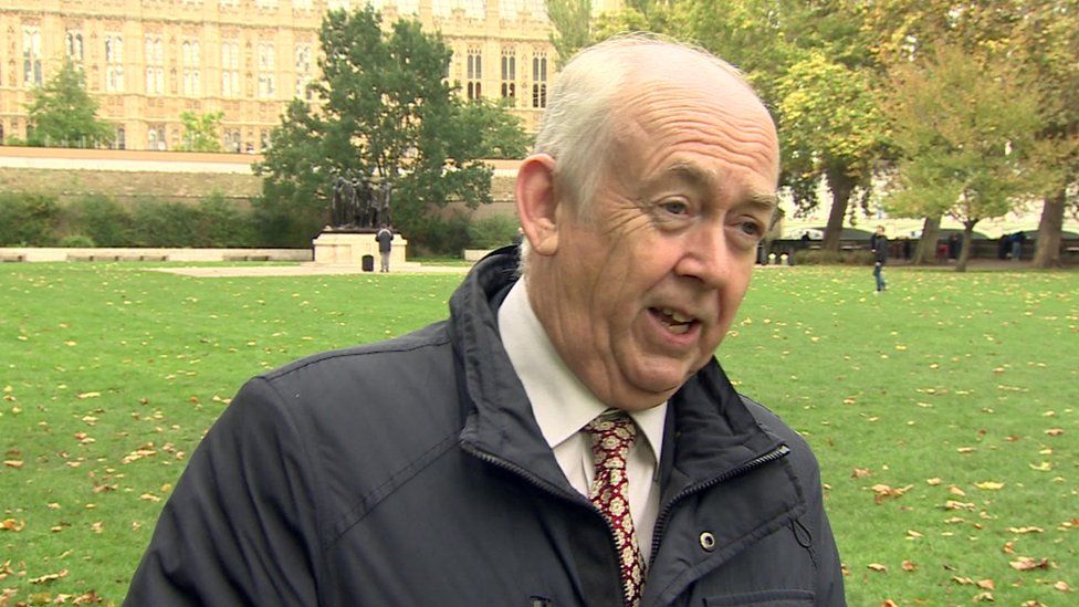 Wayne David i gamu i lawr fel AS Caerffili - BBC Cymru Fyw