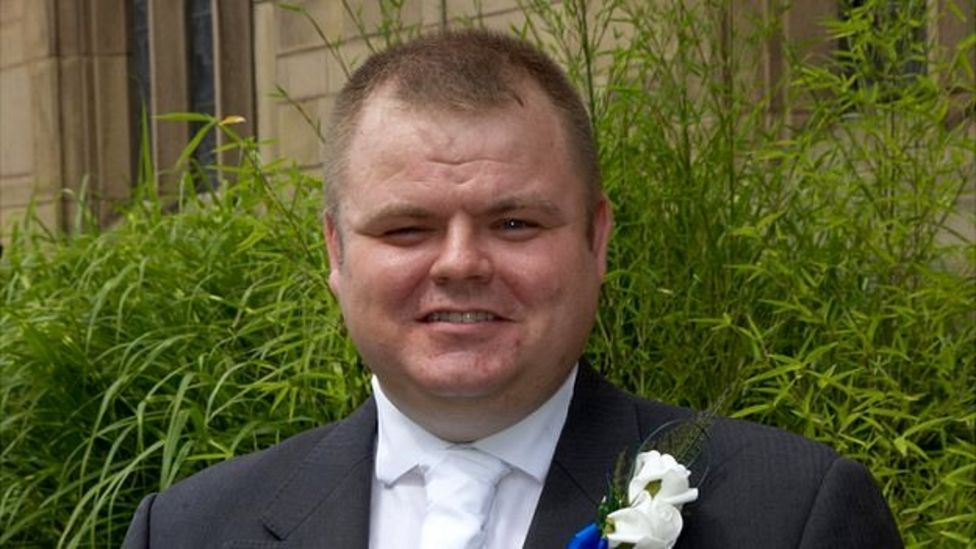 PC Neil Doyle killing: Two men jailed for manslaughter - BBC News