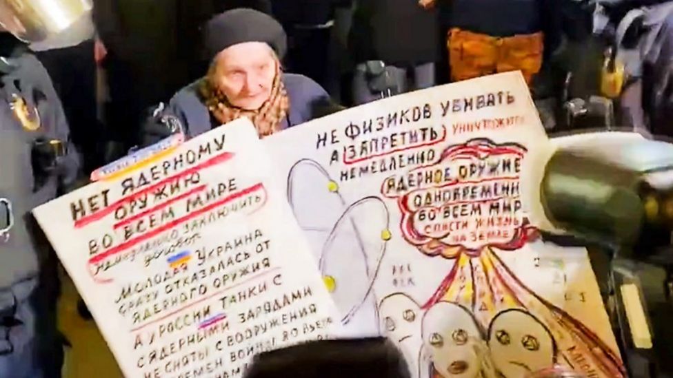 Protests across Russia see thousands detained - BBC News