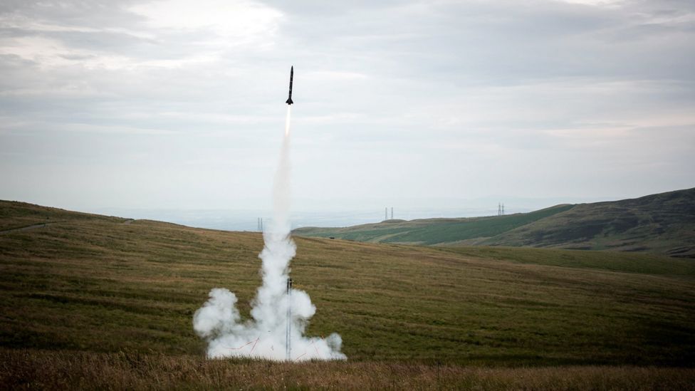 University rocket launch success from Ayrshire moor - BBC News