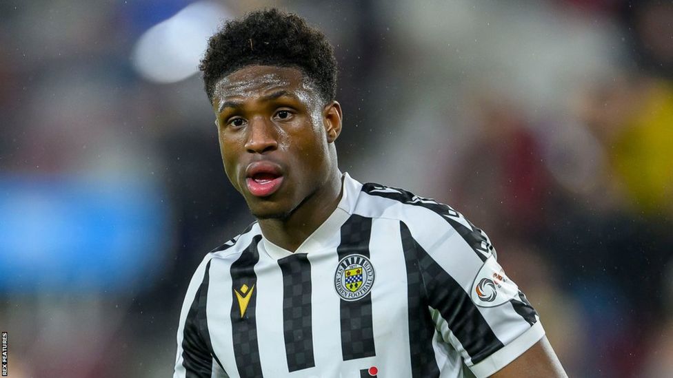 Thierry Small: Charlton sign former Southampton defender - BBC Sport