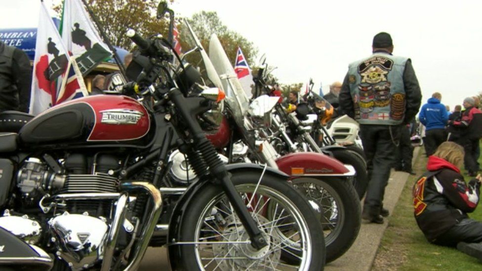 Armed forces Ride to the Wall attracts 20,000 bikers - BBC News