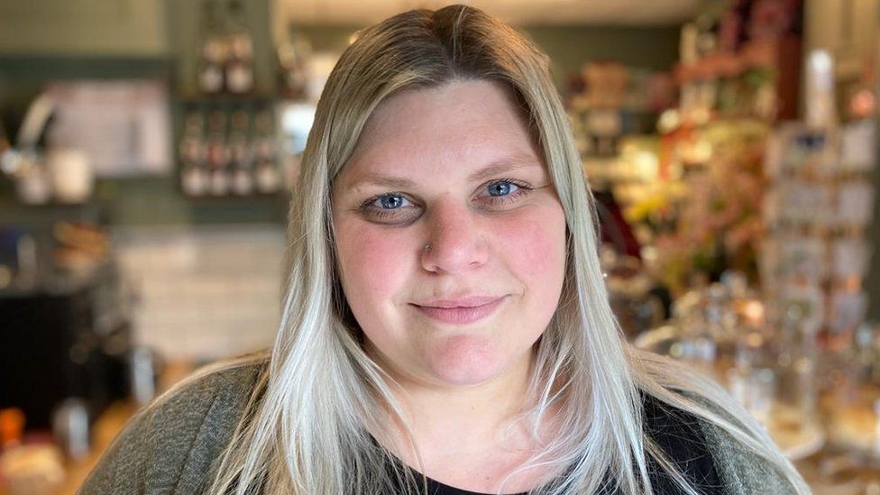 Matlock roadwork disruption leaves residents raging - BBC News