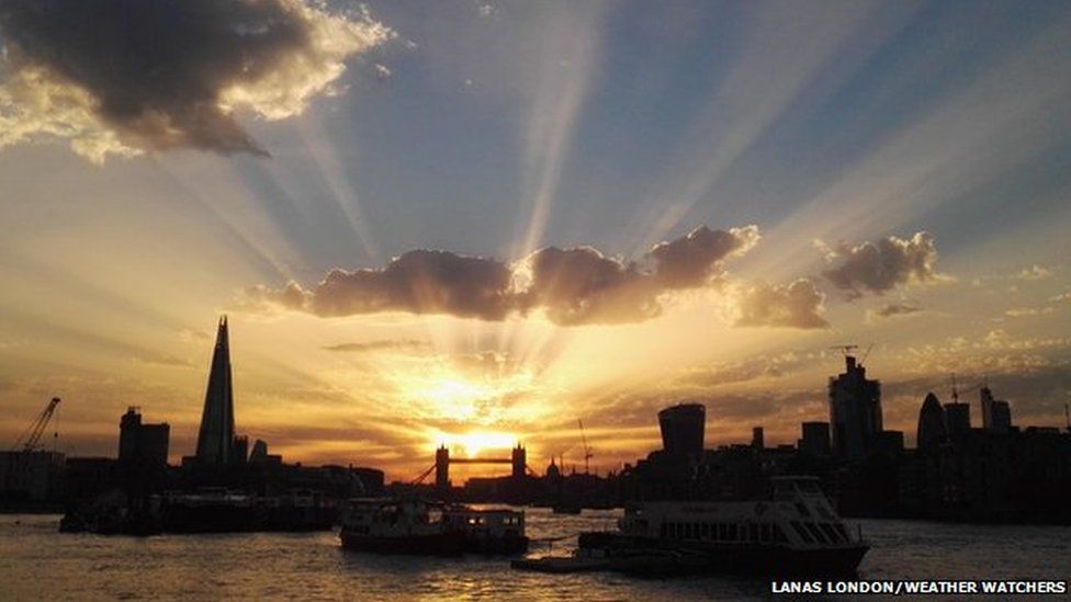 Crepuscular rays at sunset - BBC Weather