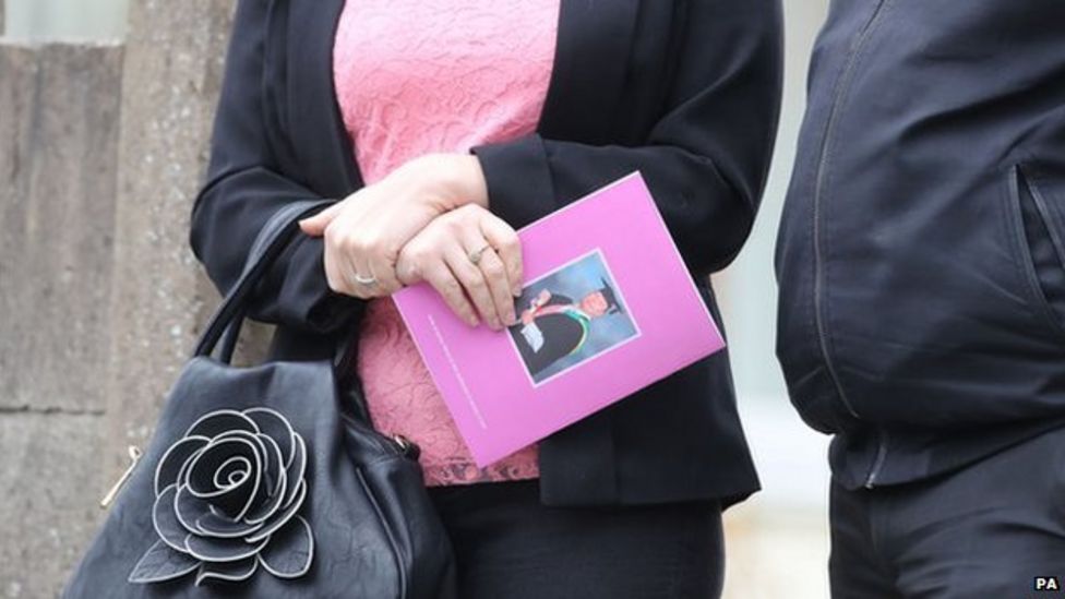 Tunisia attack: John Stollery funeral mourners wear pink - BBC News