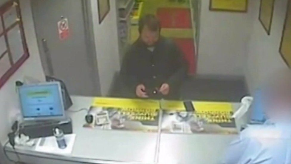 Patrick Murphy jailed for killing violent father in Tonbridge - BBC News