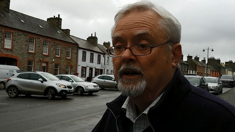 Can 'banks on wheels' replace bricks-and-mortar? - BBC News