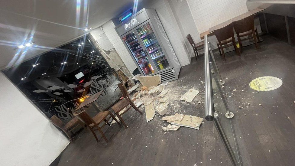 Derby: Fish and chip shop damaged in crash - BBC News