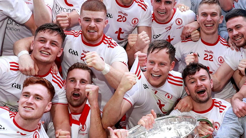 All-Ireland final: Tyrone players given heroes' welcome - BBC News