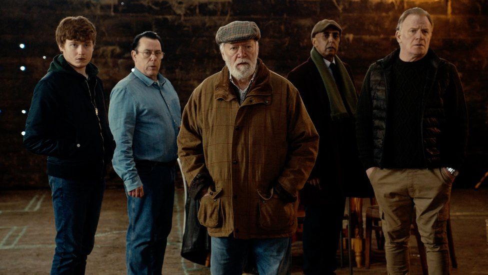 S4C: Galw am fwy o gymorth ariannol i gynyrchiadau Cymraeg - BBC Cymru Fyw