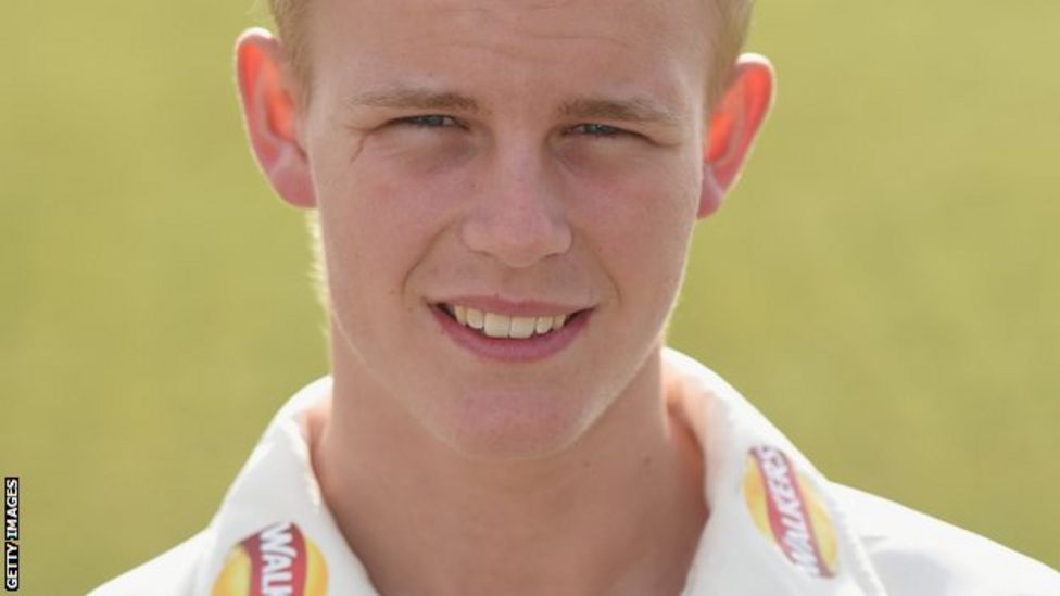 County Championship: Footitt denies teenager debut century - BBC Sport