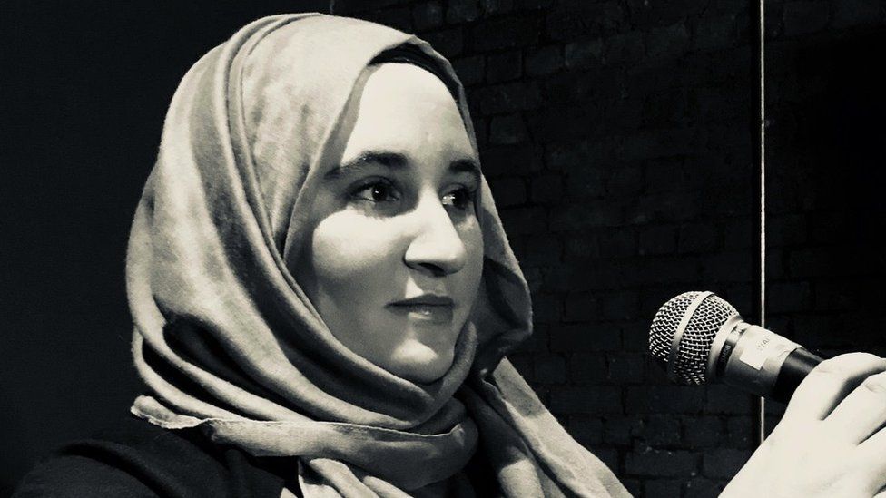 Pum munud gyda Hanan Issa, Bardd Cenedlaethol Cymru - BBC Cymru Fyw