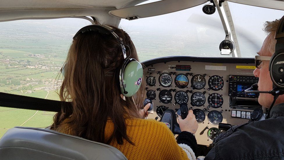 Devon dad writes novels to inspire young pilot daughter - BBC News
