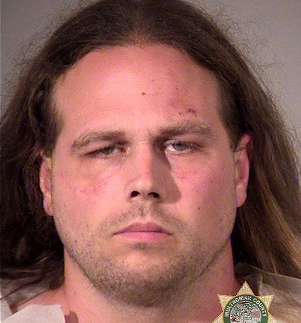 Portland stabbing: Jeremy Joseph Christian appears in court - BBC News