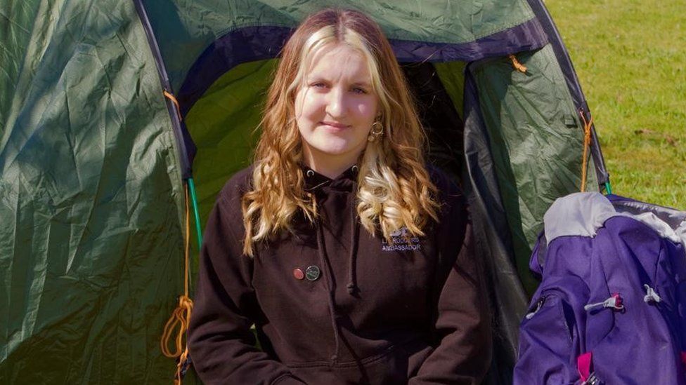 Duke of Edinburgh's Award: Students share 'sense of achievement' - BBC News