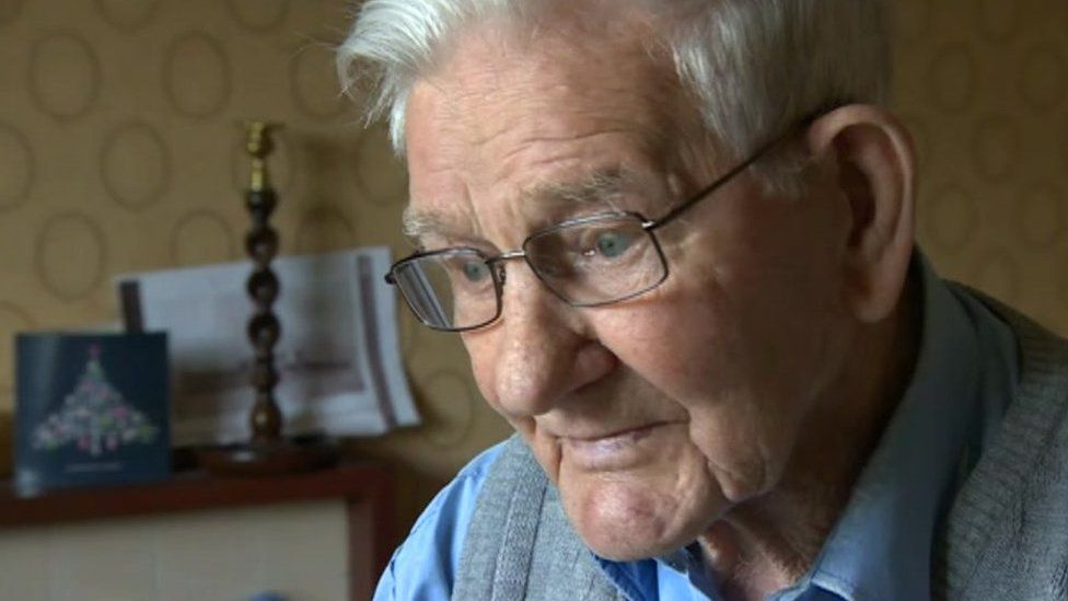 World War Two veteran's medals stolen for second time - BBC News
