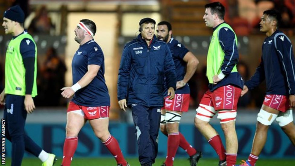 Brad Mooar: Scarlets coach to leave for All Blacks role - BBC Sport