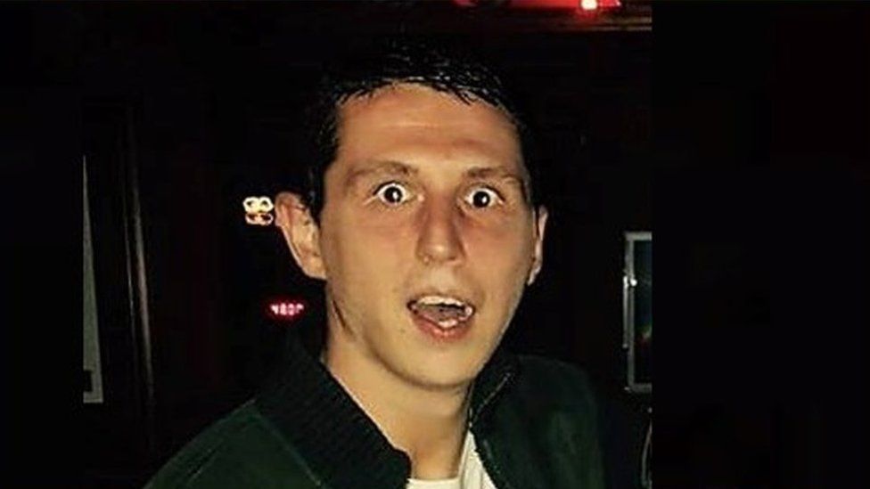 Man killed his friend over improvised rap song - BBC News