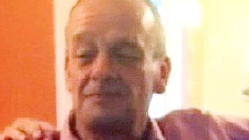 Flat screen TV 'murder victim' had Stanley knife, court hears - BBC News