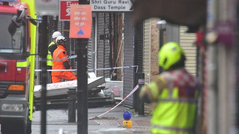 Southall: Two people killed in shop gas explosion - BBC News