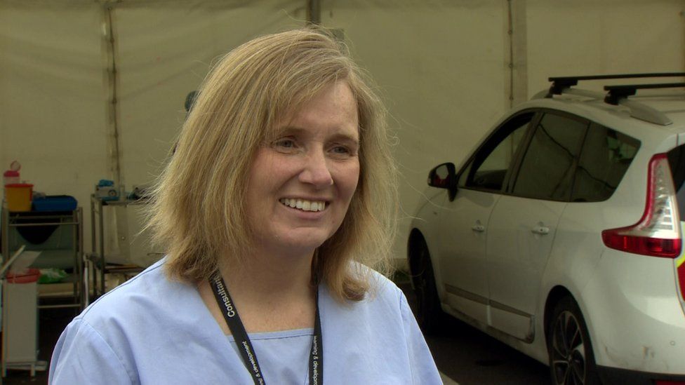 Coronavirus: The drive-through that protects glaucoma sufferers - BBC News