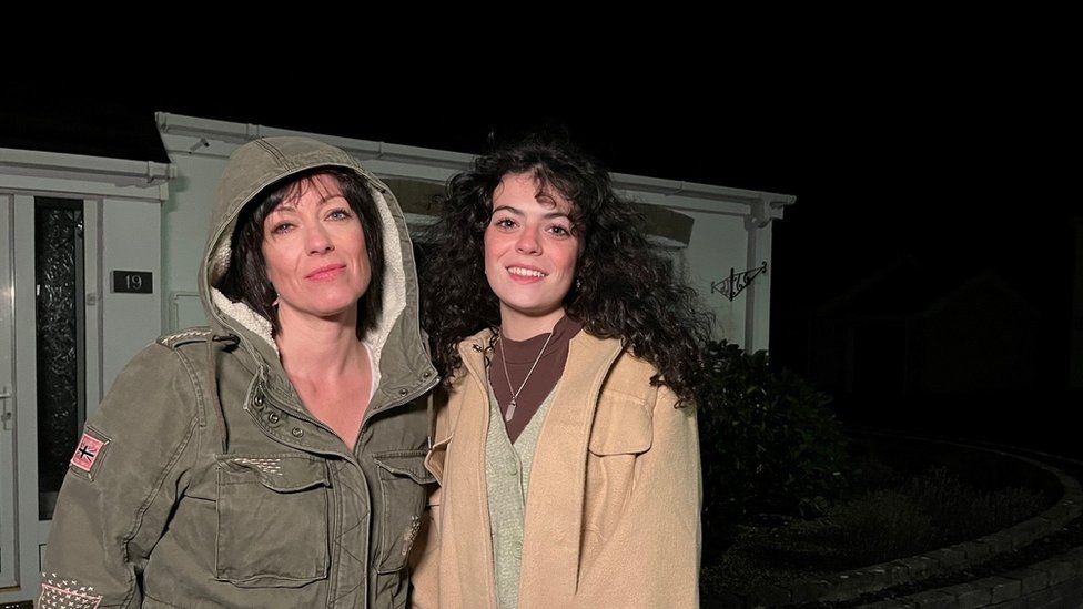 Argyfwng ail dai: Edrych nôl ar flwyddyn o weithredu - BBC Cymru Fyw