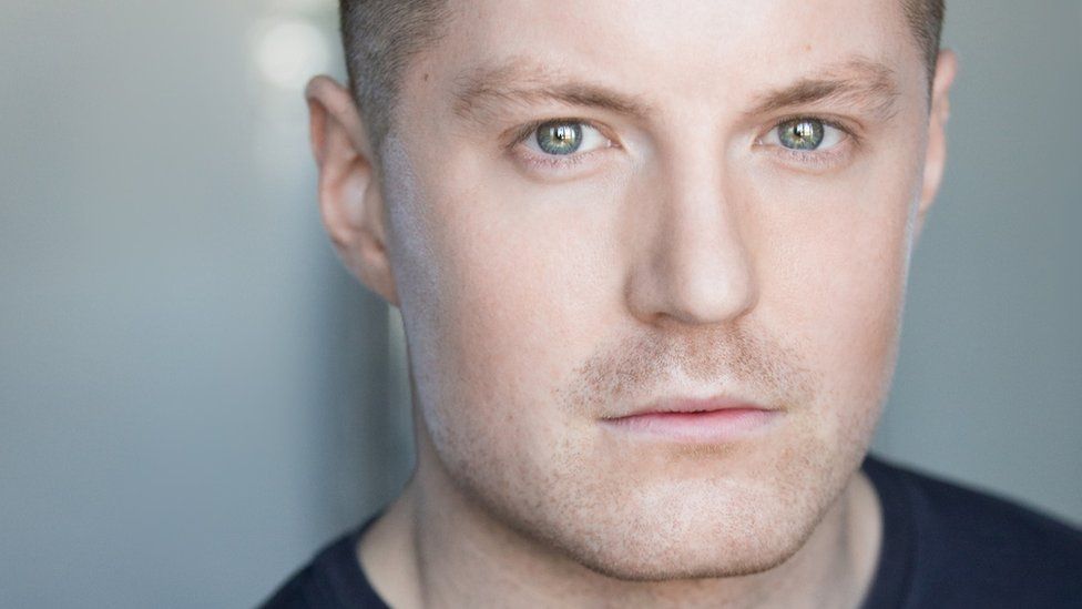 Ateb y Galw: Yr actor Iestyn Arwel - BBC Cymru Fyw