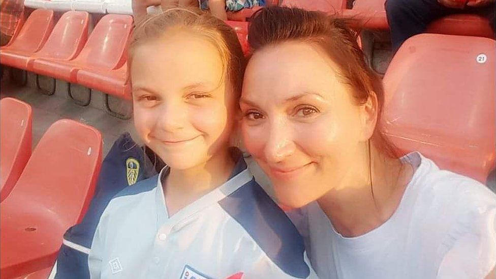 FIFA Women's World Cup 2019: Lionesses fans plan for semi-final - BBC News