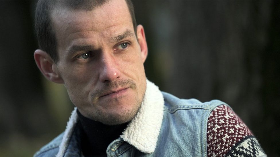 Ex-inmates reveal details of Russia prison rape scandal - BBC News