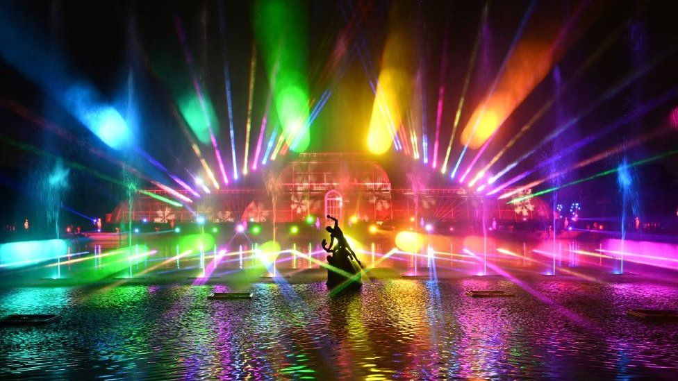 Christmas lights: A gallery of lights around the world - BBC Newsround