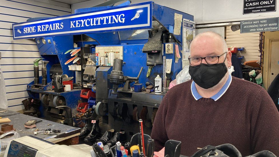 Covid Omicron restrictions: Does mask-wearing have public support ...