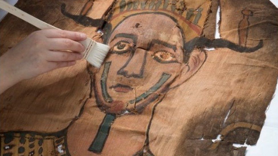 Mummy shroud found after 80 years in museum collection - BBC News