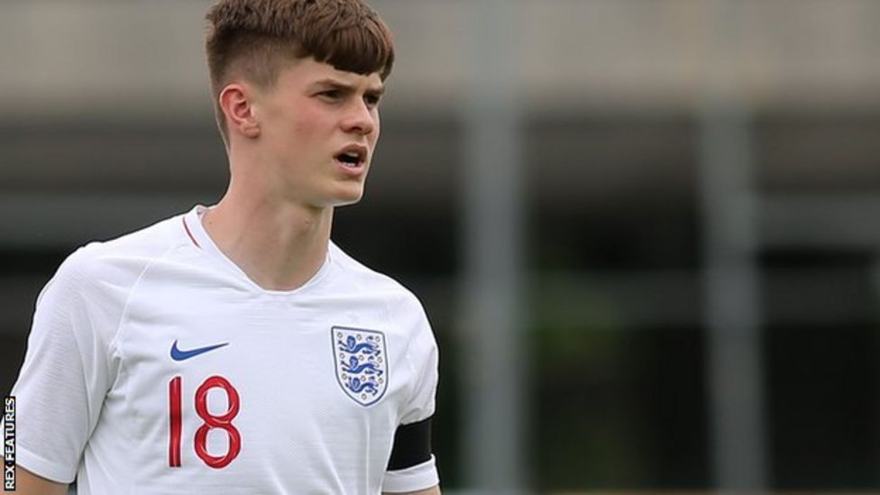 Tom Pearce: Leeds United full-back signs four-year deal - BBC Sport