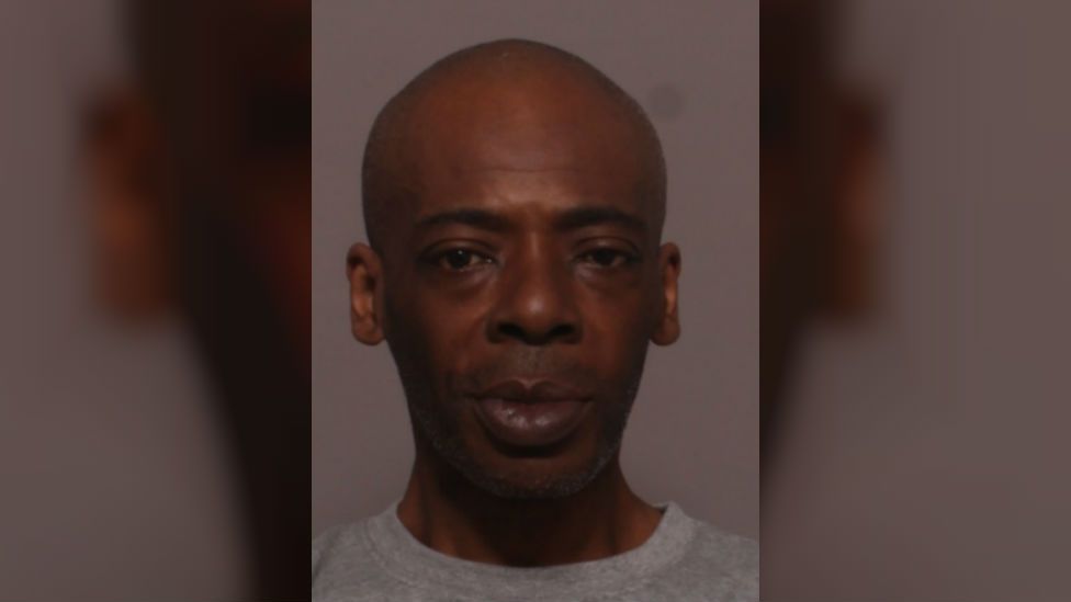 Man jailed for Leicester headlock murder - BBC News