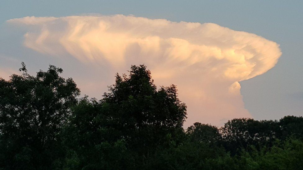 Storm clouds seen over England - BBC Weather