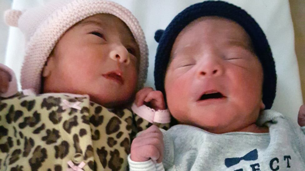 Seventeen sets of twins to start at schools in Inverclyde - BBC Newsround