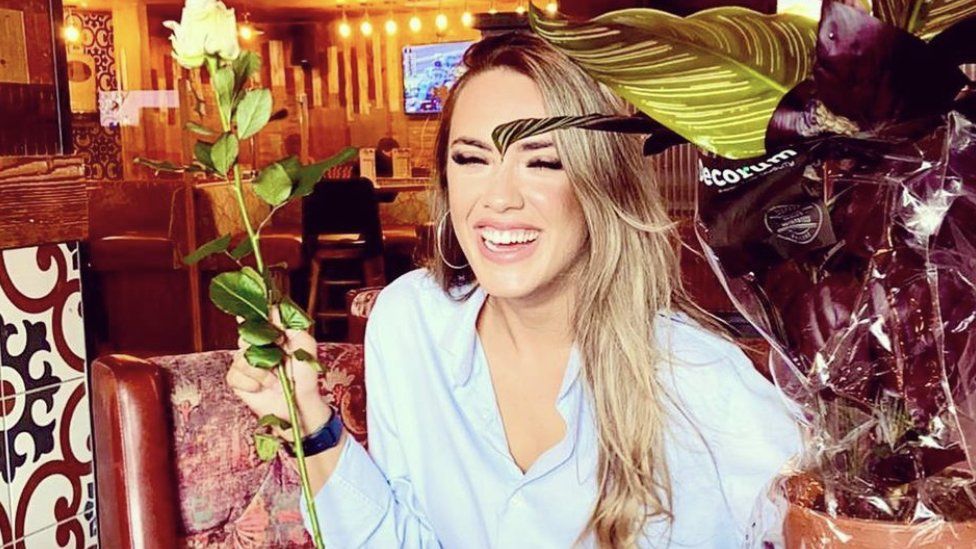 Bishop's Stortford woman with brain tumour 'determined to live' - BBC News