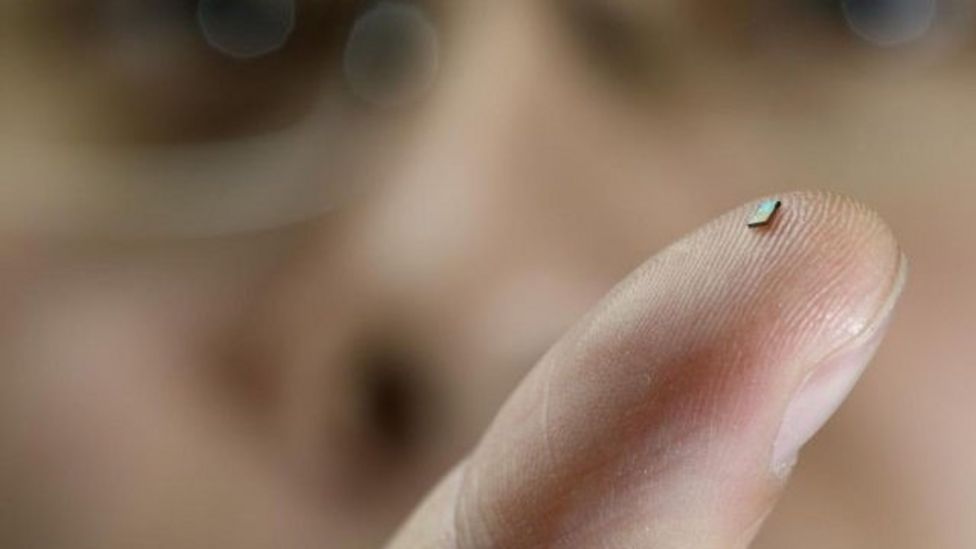 Tiny chip that powers itself from radio waves - BBC News
